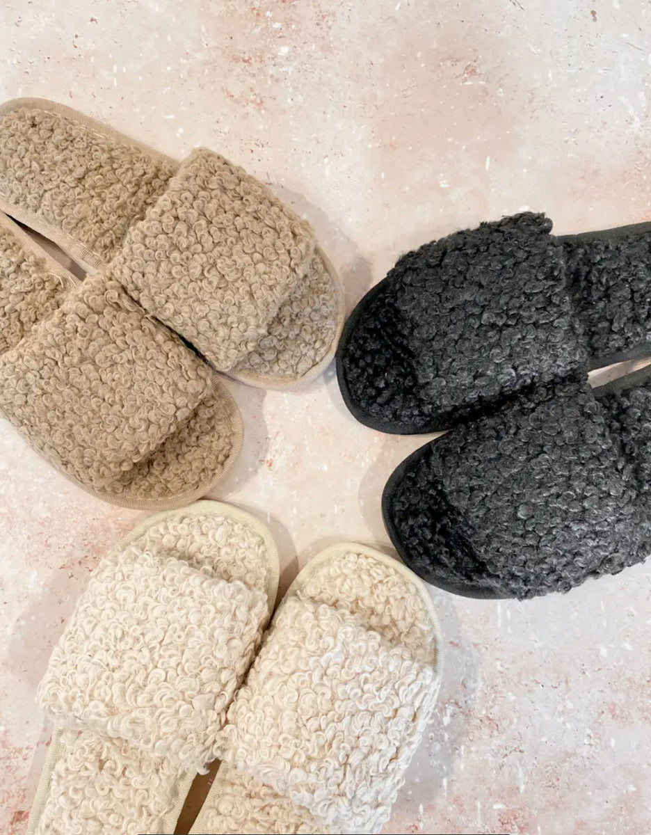 CURLY SHEARLING SLIDES